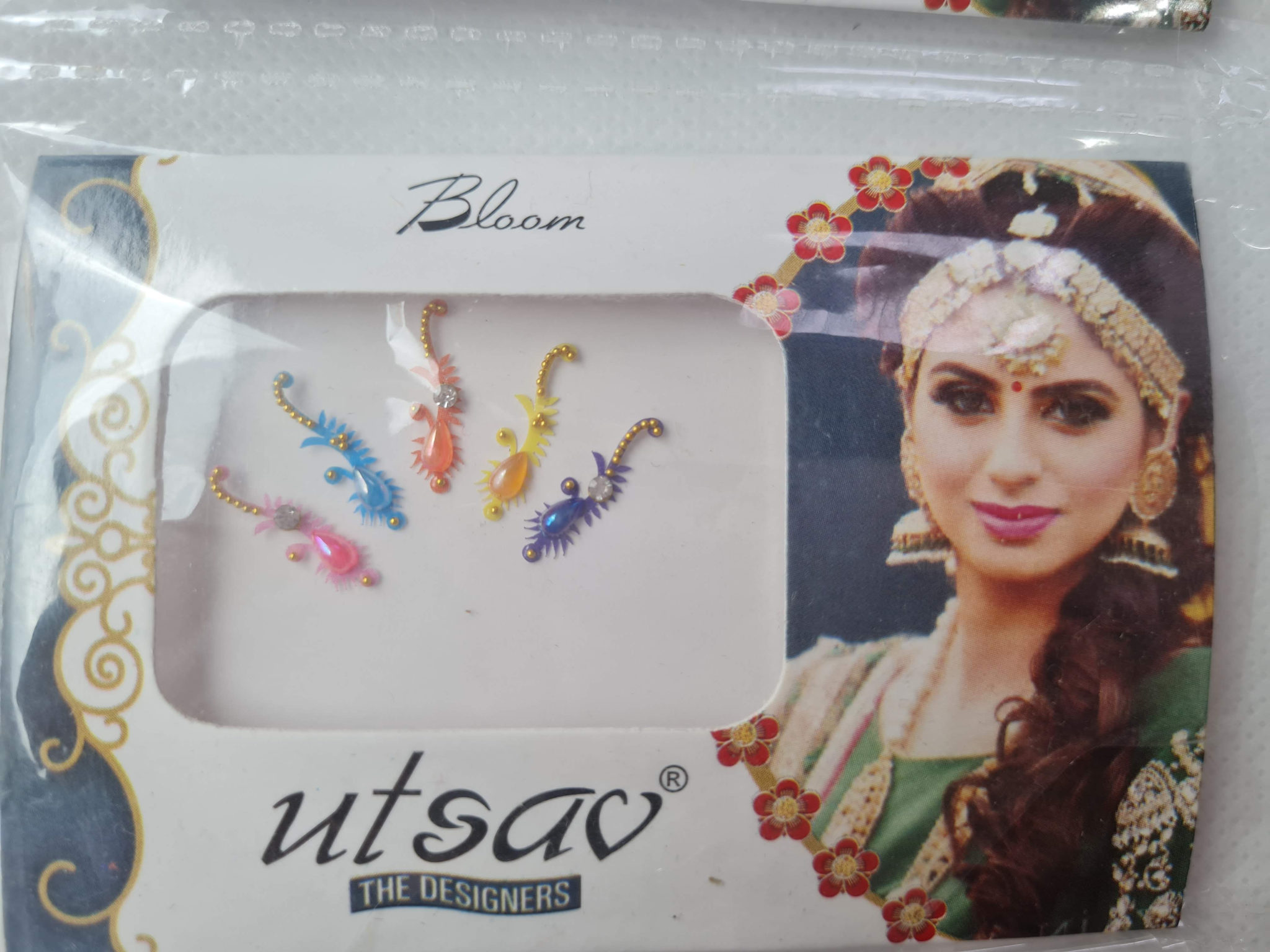 Cartela com bindi indiano adesivo para colar no centro da testa – Bazar ...