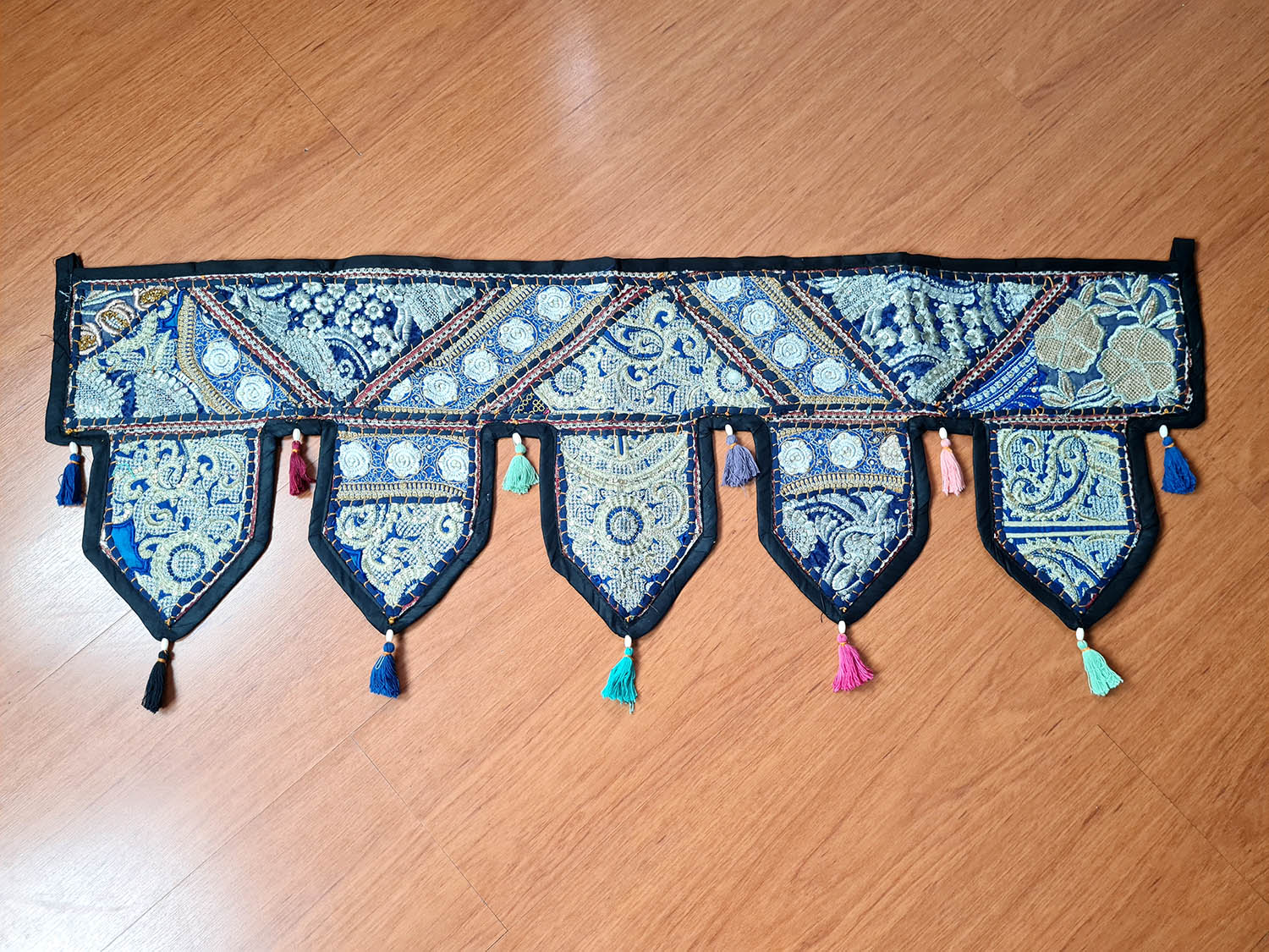 Bandô de porta indiano (Toran) 5 pontas bordado tons azuis – Bazar Indiano