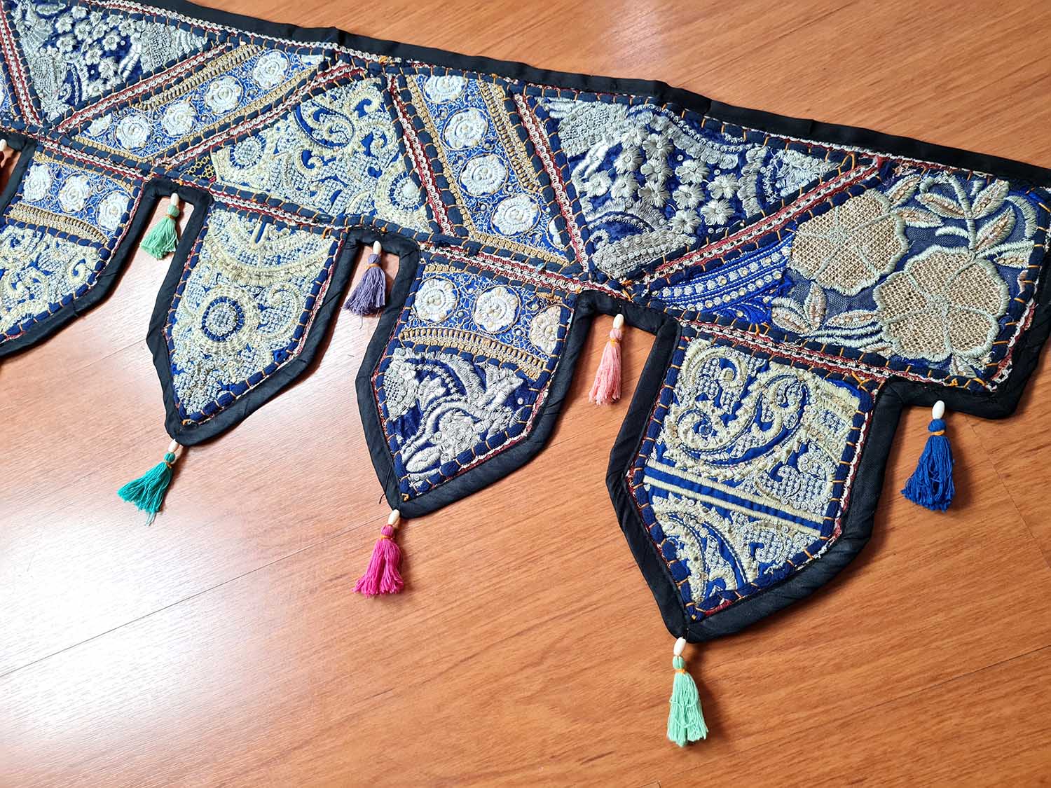 Bandô de porta indiano (Toran) 5 pontas bordado tons azuis – Bazar Indiano
