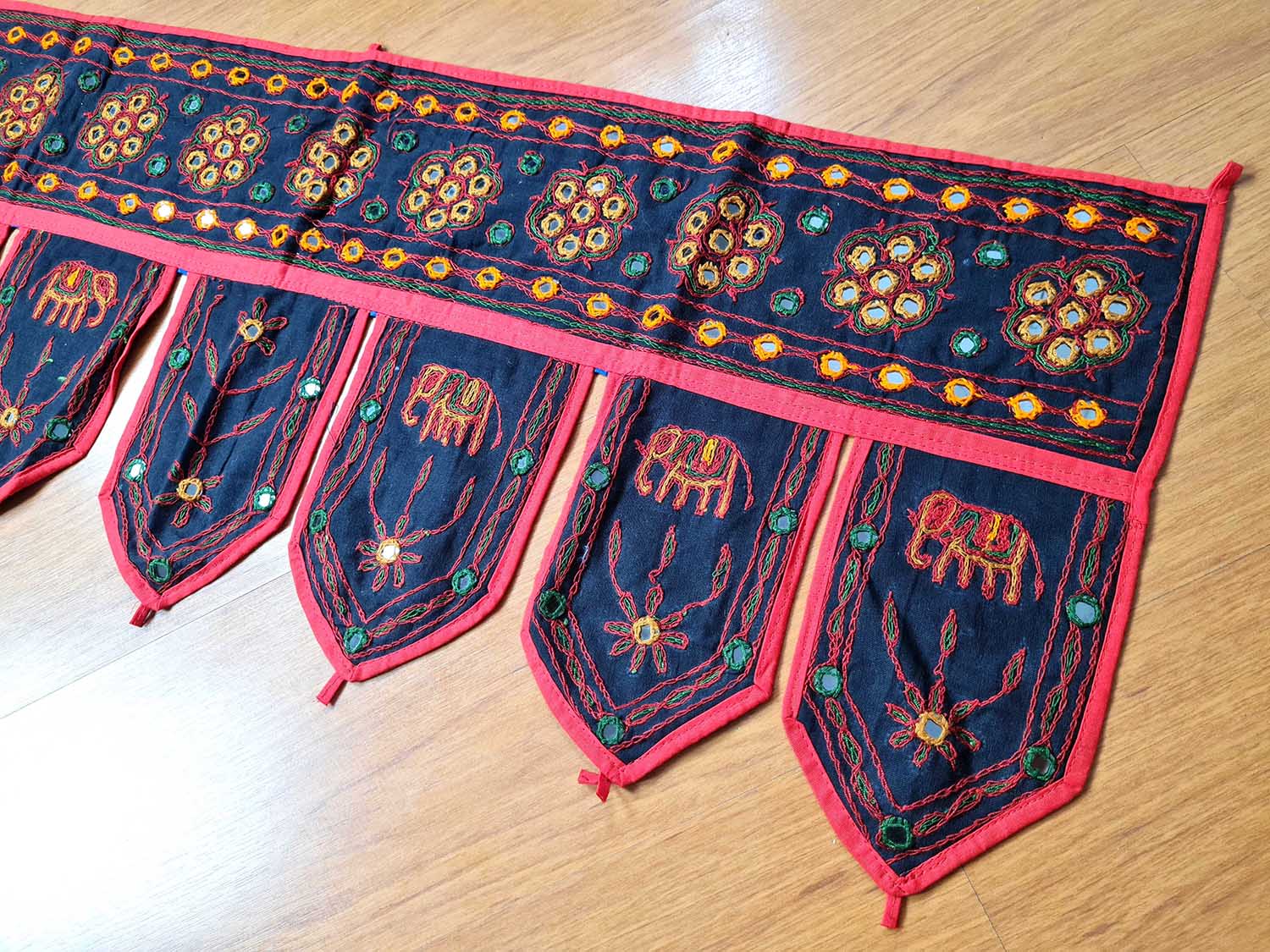 Bandô de porta indiano (Toran) 7 pontas bordado floral e elefantes ...