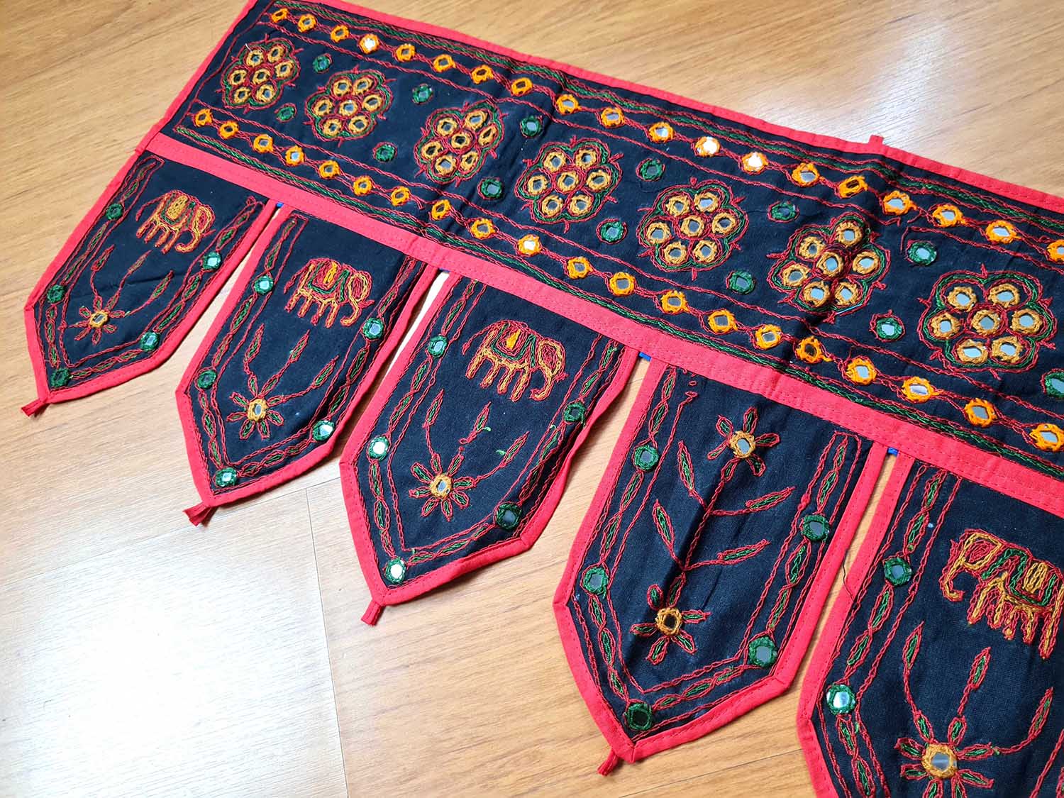 Bandô de porta indiano (Toran) 7 pontas bordado floral e elefantes ...