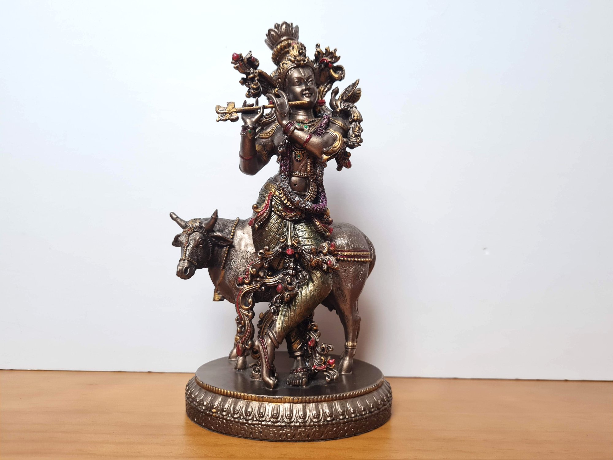 Estátua de Krishna e a vaca sagrada acabamento bronzeado 26cm – Bazar ...