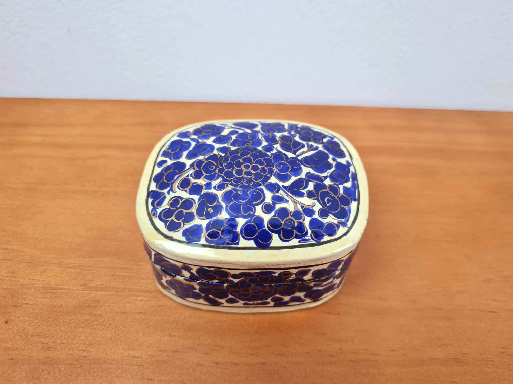 Caixa indiana de papel machê feita a mão retangular creme e azul M ...