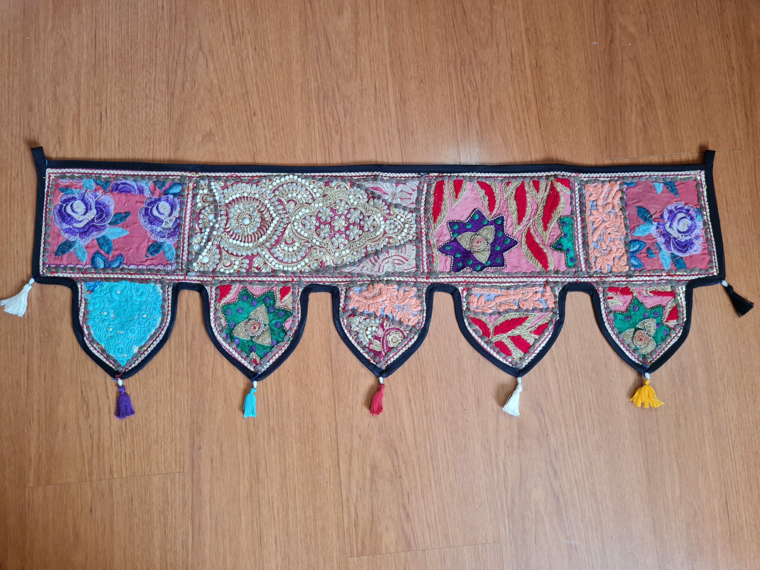 Bandô de porta indiano (Toran) 5 pontas bordado colorido V – Bazar Indiano