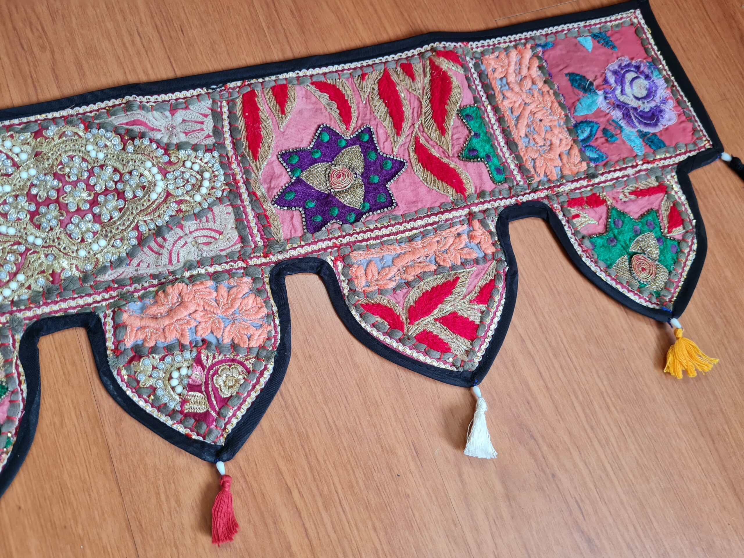 Bandô de porta indiano (Toran) 5 pontas bordado colorido V – Bazar Indiano