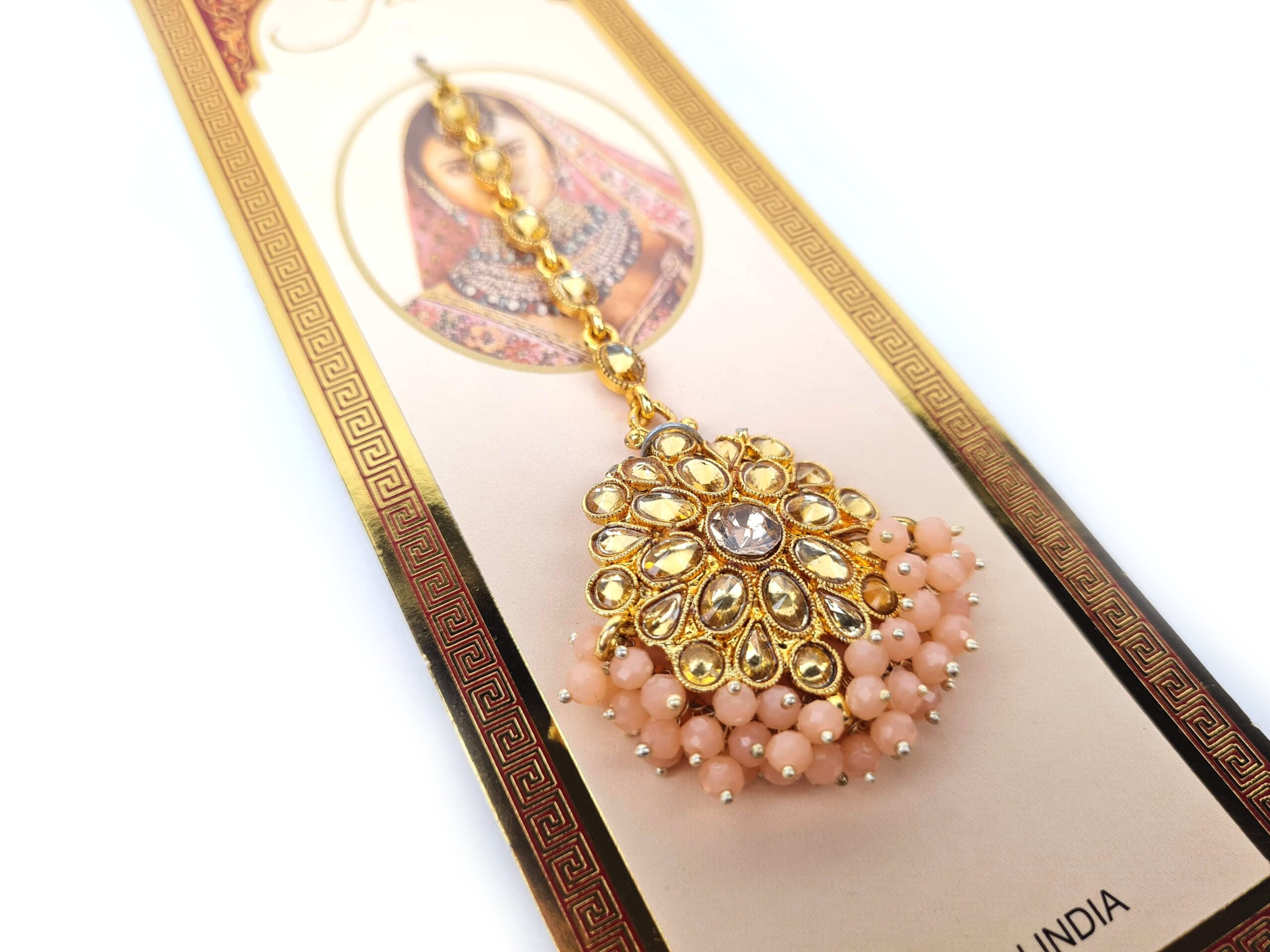 Maang Tikka dourada joia indiana de testa com pedrarias rosa pêssego ...